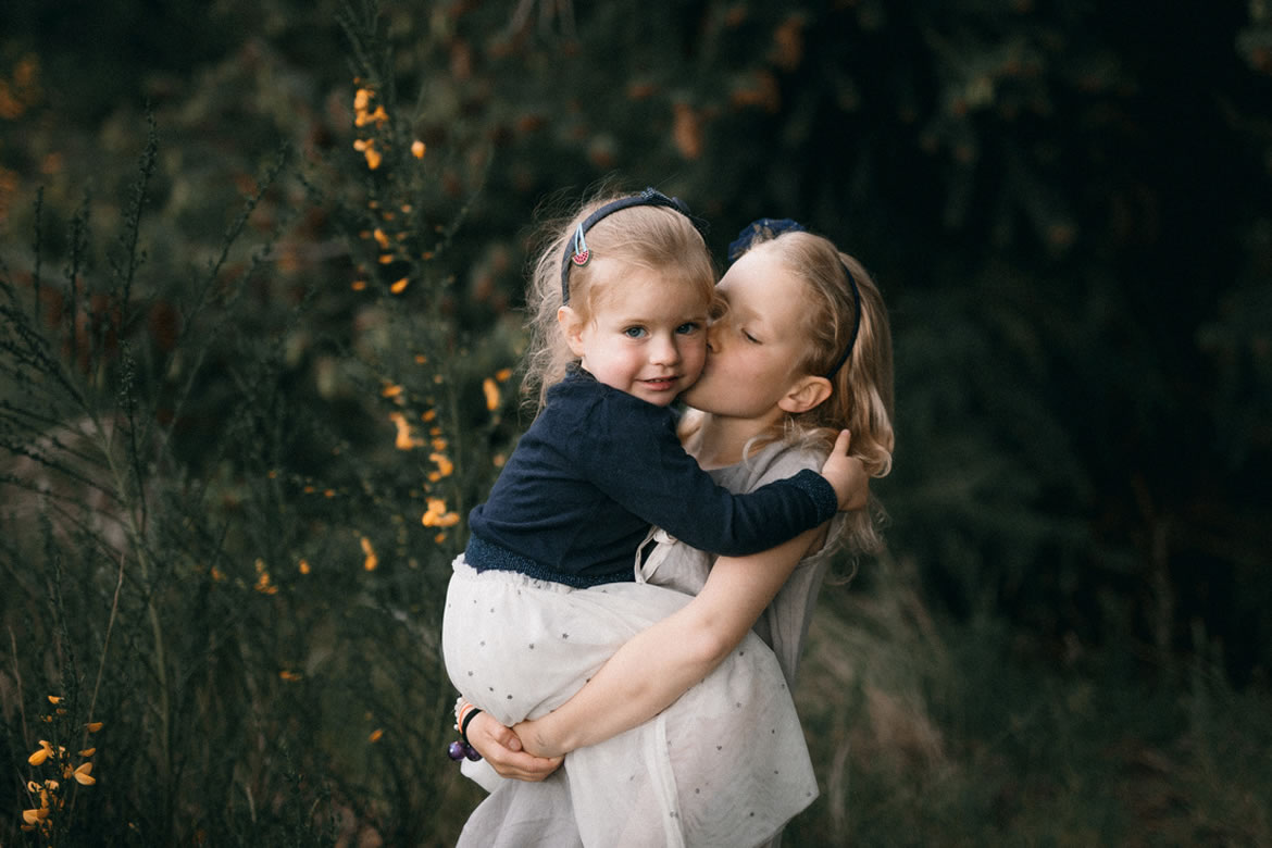 12 Tips to Build a Stronger Sibling Bond - The Natural Parent Magazine