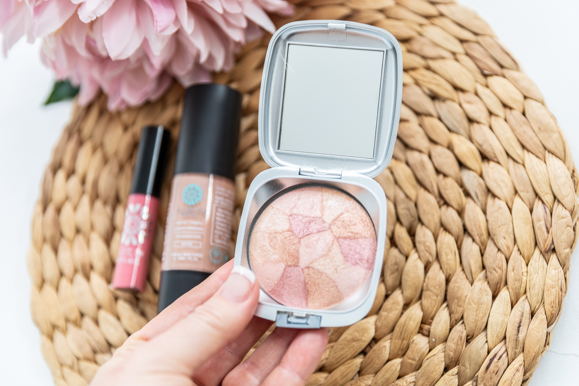 How different clays benefit the skin - The Natural Parent Magazine