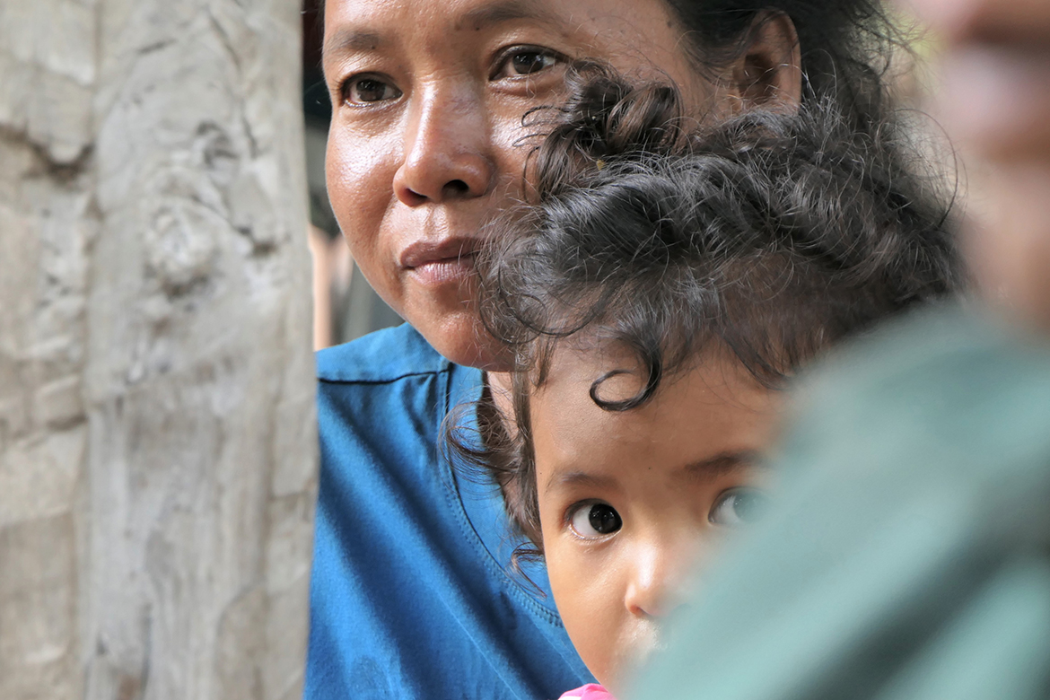 Cambodian baby with mum 1170 px by 780 px - The Natural Parent Magazine