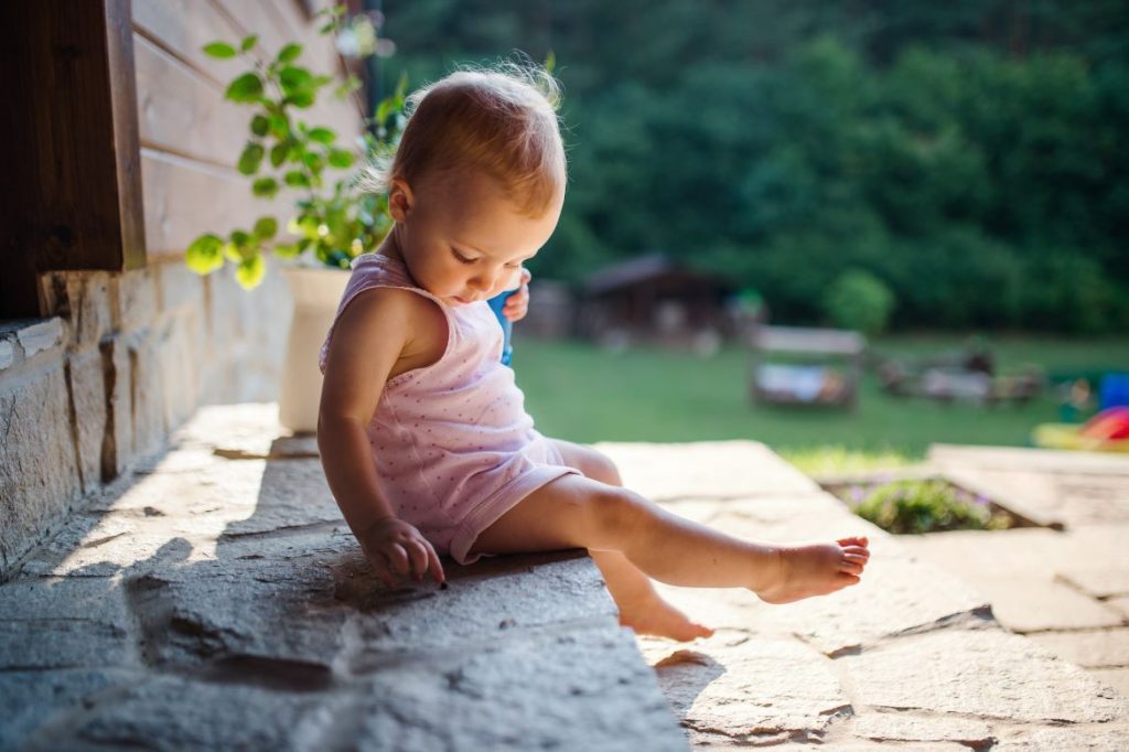 How Babies Benefit from Being Outdoors - The Natural Parent Magazine